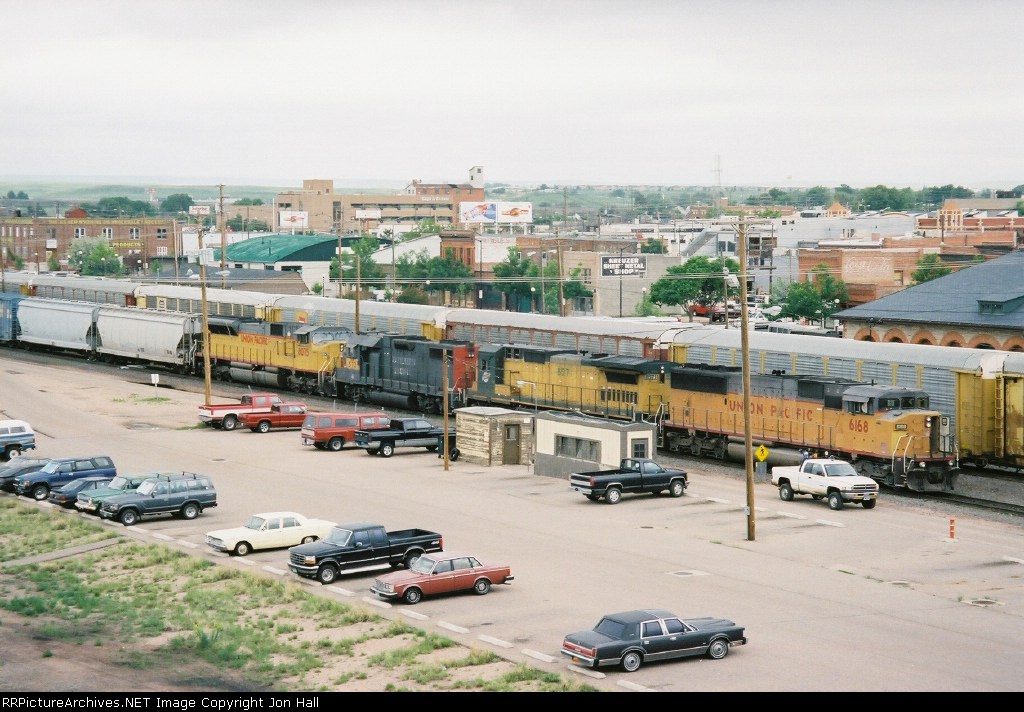 UP 6168, 572 & 8075 with CNW 8571